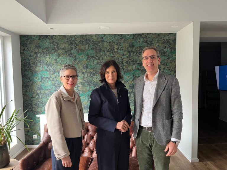 Thüringer Wirtschaftsministerin Colette Boos-John zu Besuch bei KOMOS ...